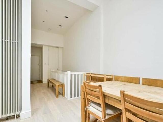 Bramham Gardens, Earls Court, 2 Bedroom Flat