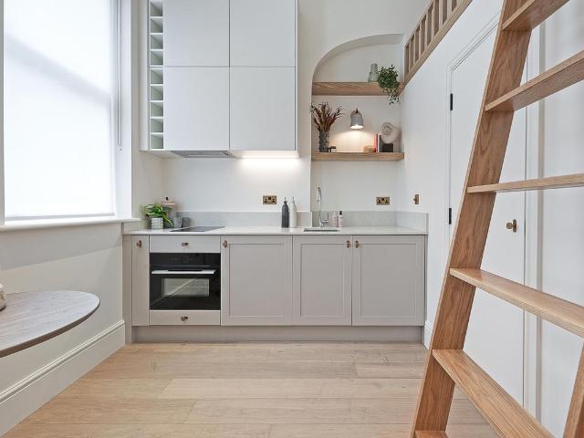 Flat 5, 39 Bramham Gardens, London SW5, Studio to rent, £1,780 pcm | PrimeLocation