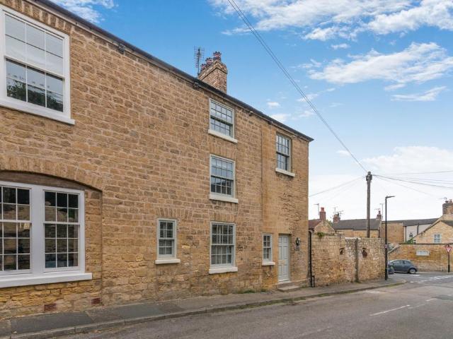 Bramham, Tenter Hill, LS23 4 bed cottage to rent £2,575 pcm £594 pw