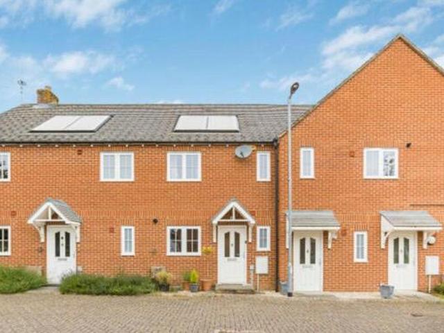 Bramley Close, Kidlington, 2 Bedroom Terraced