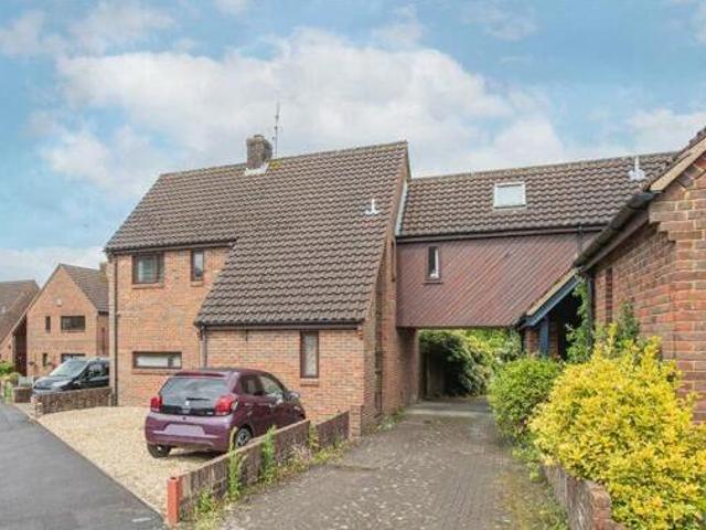 Bramley Close, Kingswood, 4 Bedroom Link