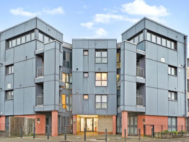 Bramley Crescent, Gants Hill IG2, 2 bed flat to rent, £1,900 pcm | PrimeLocation