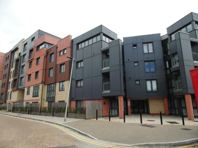 Bramley Crescent, Ilford IG2, Studio to rent, £1,250 pcm | PrimeLocation