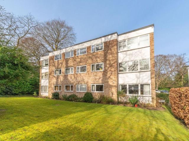 Bramley Hill, CR2, South Croydon, CR2 3 bed flat to rent £2,100 pcm £485 pw