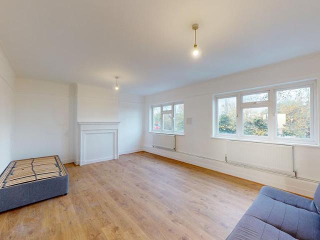 Bramley Rd 3 bed flat to rent £2,000 pcm £462 pw