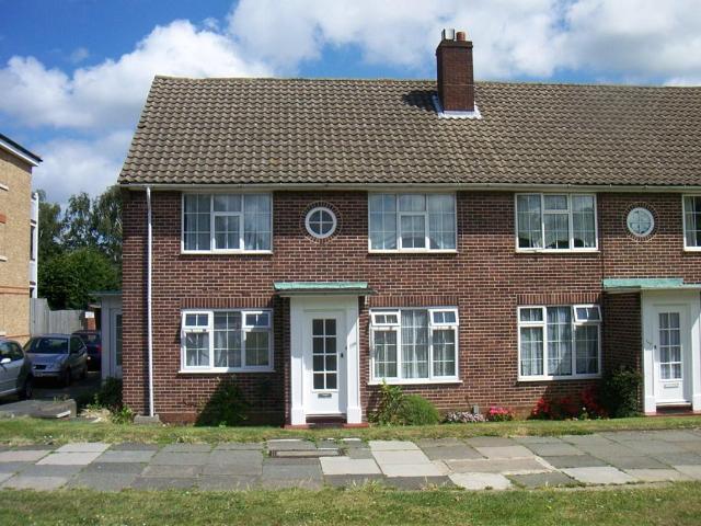 Bramley Road, Oakwood 2 bed maisonette to rent £1,795 pcm £414 pw
