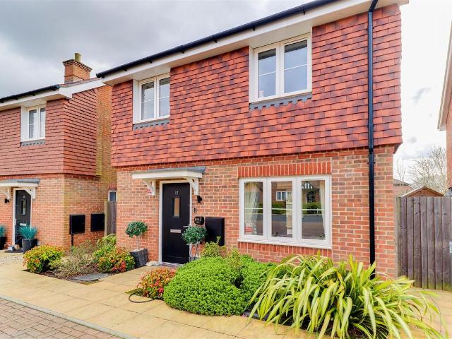 Bramley Vale, Cranleigh GU6, 3 bed detached house to rent, £2,400 pcm | PrimeLocation