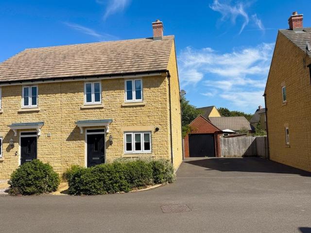Bramling Cross, Abingdon OX13 3 bed semi detached house to rent £1,795 pcm £414 pw