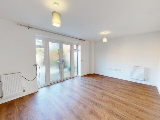 Bramling Cross, Abingdon OX13 3 bed semi detached house to rent £1,795 pcm £414 pw