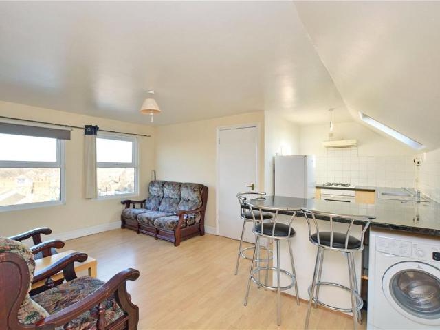 Bramshot Avenue, London, SE7 2 bed apartment to rent £1,800 pcm £415 pw