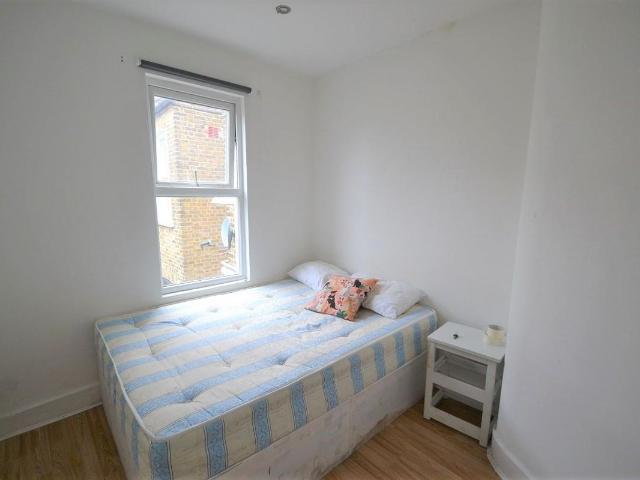 Bramston Road, London NW10, Room to rent, £650 pcm | PrimeLocation