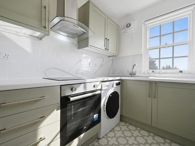Brampton Court, Hendon, NW4 3 bed flat to rent £2,000 pcm £462 pw