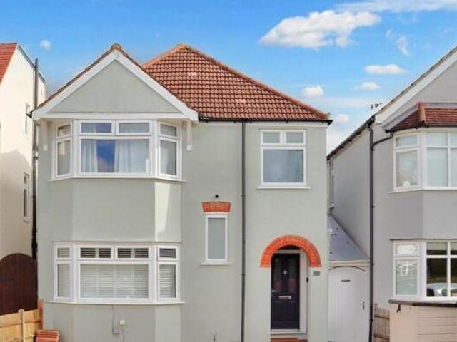 Brampton Gardens, Walton on thames, 3 Bedroom Detached