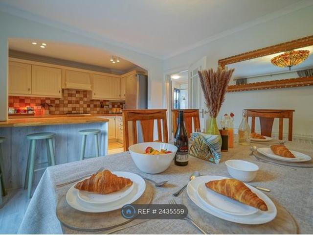 Brampton Gardens, Walton On Thames KT12, 3 bedroom detached house to rent 69822257 | PrimeLocation