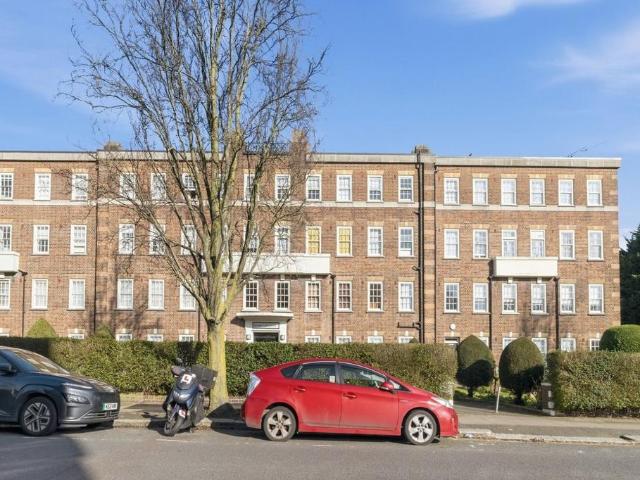 Brampton Grove, London, NW4 3 bed flat to rent £2,000 pcm £462 pw