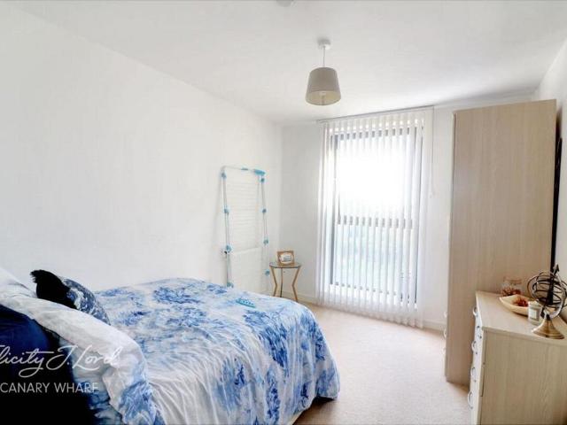 Bramwell Way, London 2 bed apartment to rent £2,250 pcm £519 pw