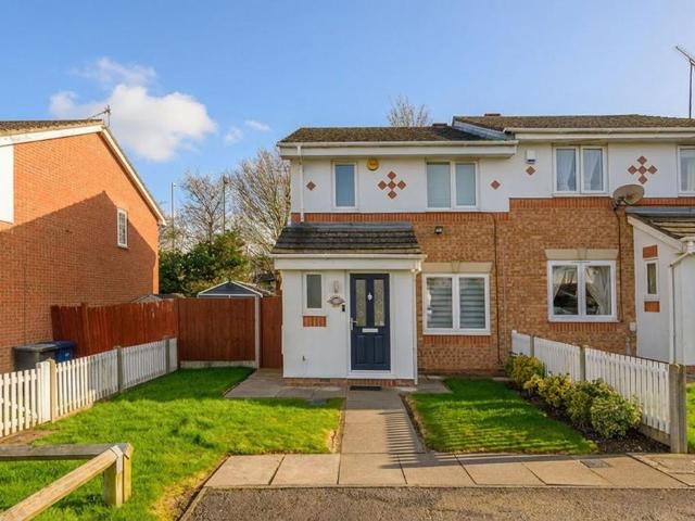 Brancaster Drive, Mill Hill, London, NW7 3 bed semi detached house to rent £5,000 pcm £1,154 pw