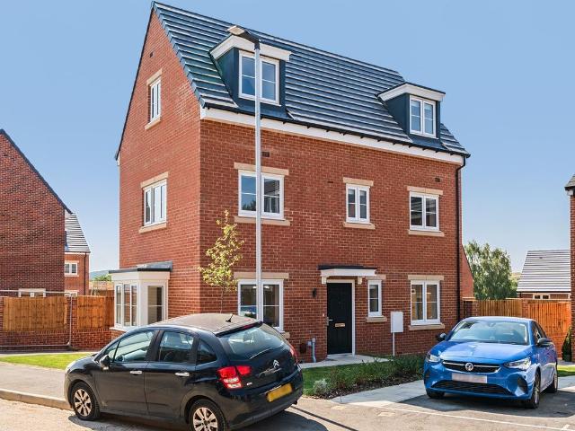 Branch Lane WF9, 4 bed detached house to rent, £1,450 pcm | PrimeLocation
