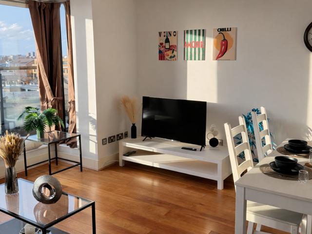 Branch Road, London E14, 2 bed flat to rent, £3,000 pcm | PrimeLocation