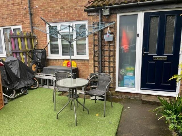 Brangwyn Crescent, Colliers Wood SW19, 1 bed maisonette to rent, £1,500 pcm | PrimeLocation