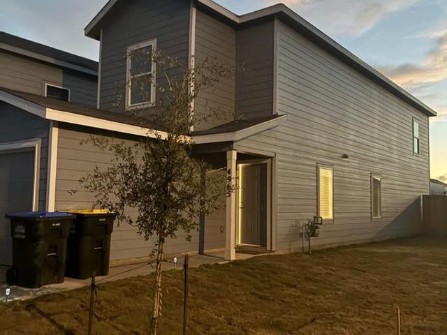 Brand Home 3 bathrooms. Close to the highway. I'm