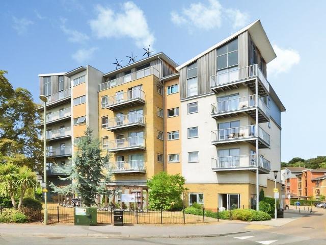 Brand House, Coombe Way, Farnborough GU14, 1 bed flat to rent, £1,000 pcm | PrimeLocation