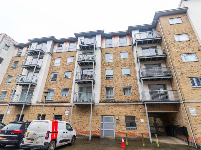 Brand House, Coombe Way, Farnborough GU14, 2 bed flat to rent, £1,300 pcm | PrimeLocation