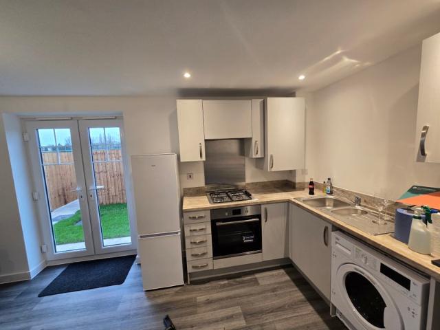 Brand New 1 Bed Apartment/ Free parking
