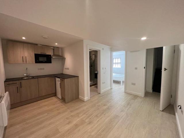 Brand new 1 bed flat BR incl all bills