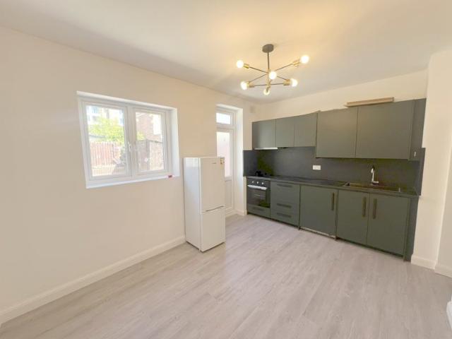Brand New 1 Bed Flat – Fully Refurbished