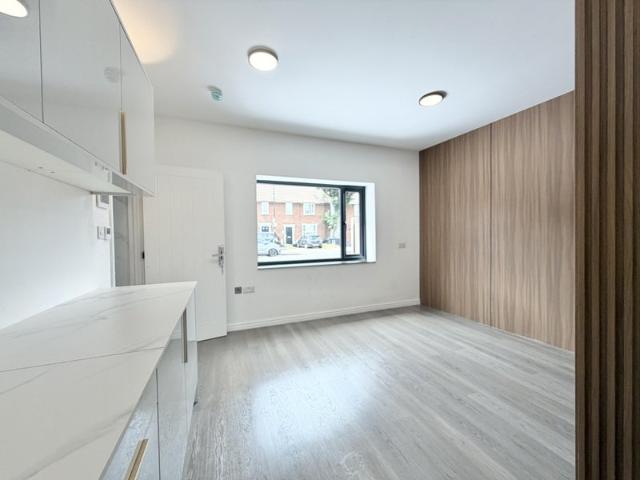 Brand New 1 Bed Flat in Morden