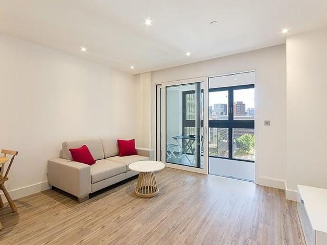 Brand new 1 bedroom apartment to rent in Aldgate Place, E1