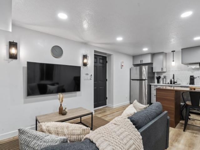 Brand new 1BDBTH basement apartment _Murray