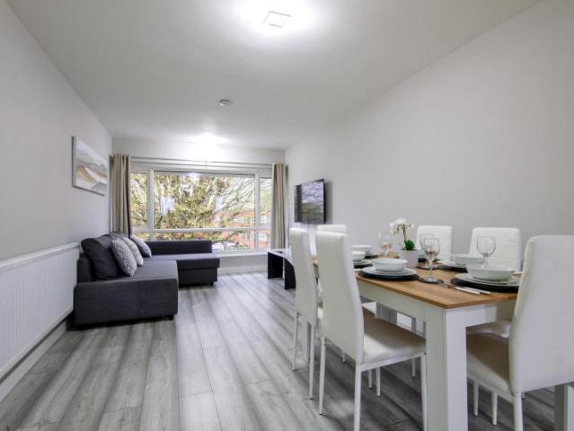 Brand New 2 Bed Apartment, Polesden Gardens, SW20