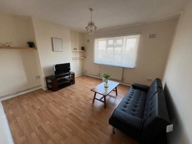 Brand New 2 Bed Flat In Newbury Park