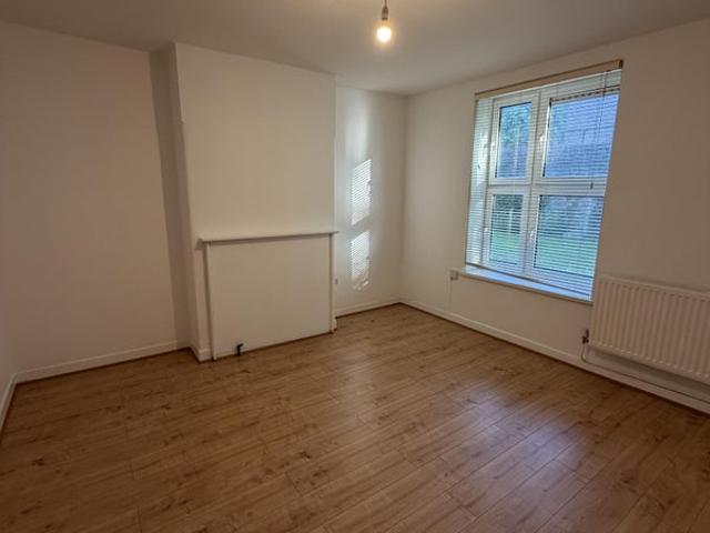 Brand New 4 Double Bedroom Flat – SW8 2RR