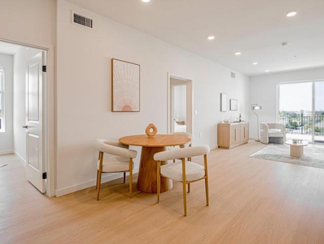 Brand New 5 Bedroom Apartment in Koreatown – Rooms
