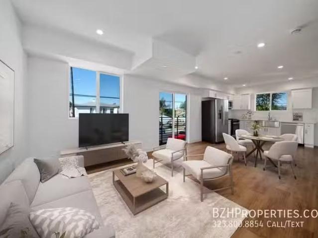 Brand New Contemporary Living in Prime North Hollywood! 6334.