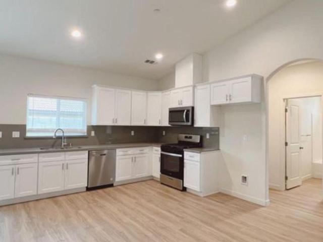 Brand new apt home in NE near city in the hills 3 Bedroom Apartment for Rent at 9802 Krista Vineyard Way, Bakersfield, CA 93306