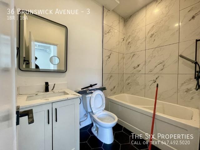 Brand New Bachelor Apartment in the Heart of Downtown