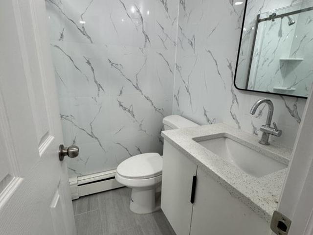 Brand New, free laundry, 7 mins subway