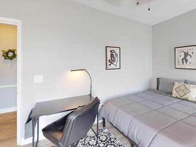 Brand New Fully Renovated Baltimore Townhouse May 2025 – Secure & Stylish Spacious Fully Furnished Rooms High Speed WiFi & All Utilities Included! Move In Ready! Top Rated Host