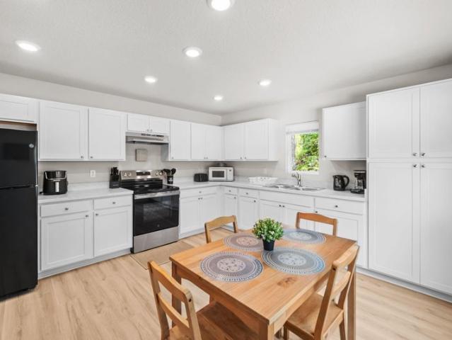 Brand New Furnished Rooms with Private Washrooms