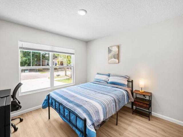 Brand New Furnished Rooms with Private Washrooms, Mini Fridges, WiFi & Bed Linens. Be the First!