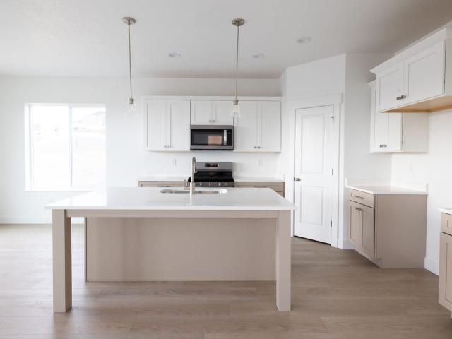 Brand New Home in Lehi, UT. 4 Bed, 2 Bath