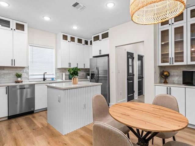 Brand New Home Near Downtown Modern Style + Chill