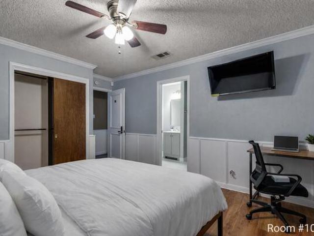 BRAND NEW JAN 2026! Working professionals wanted. rent smarter Workspace in every room Great Location/Quiet Cul de sac street Lots of parking TVs in every room Bus stop within 1 block!