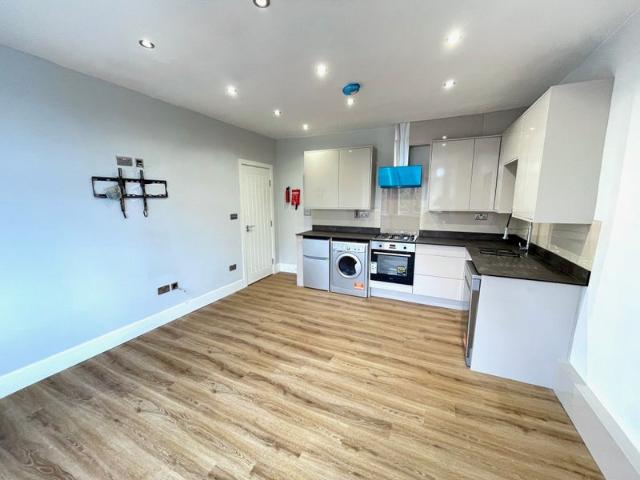 Brand New Luxury 2 Bed Flat Close to Centre
