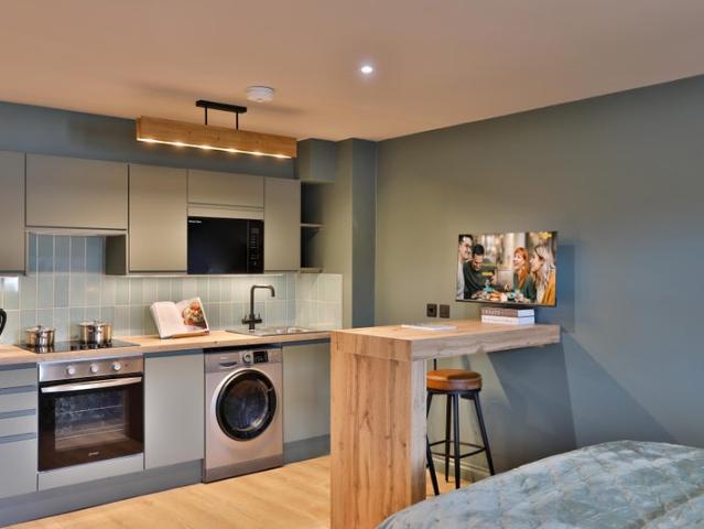 Brand new modern studio with private parking