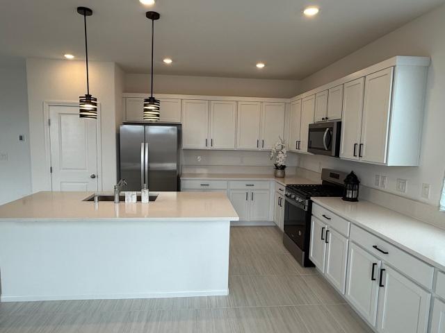 Brand new Southwest 3 bedrooms 2.5 bathrooms